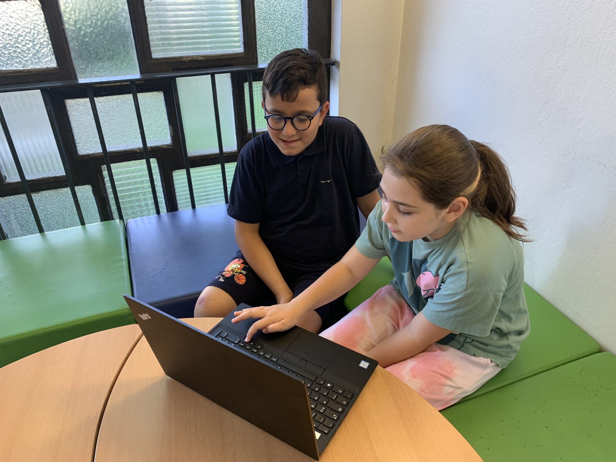 "Die Torte ist weg" - Die Koalas (4b) erzählen und es entsteht ein Film ...