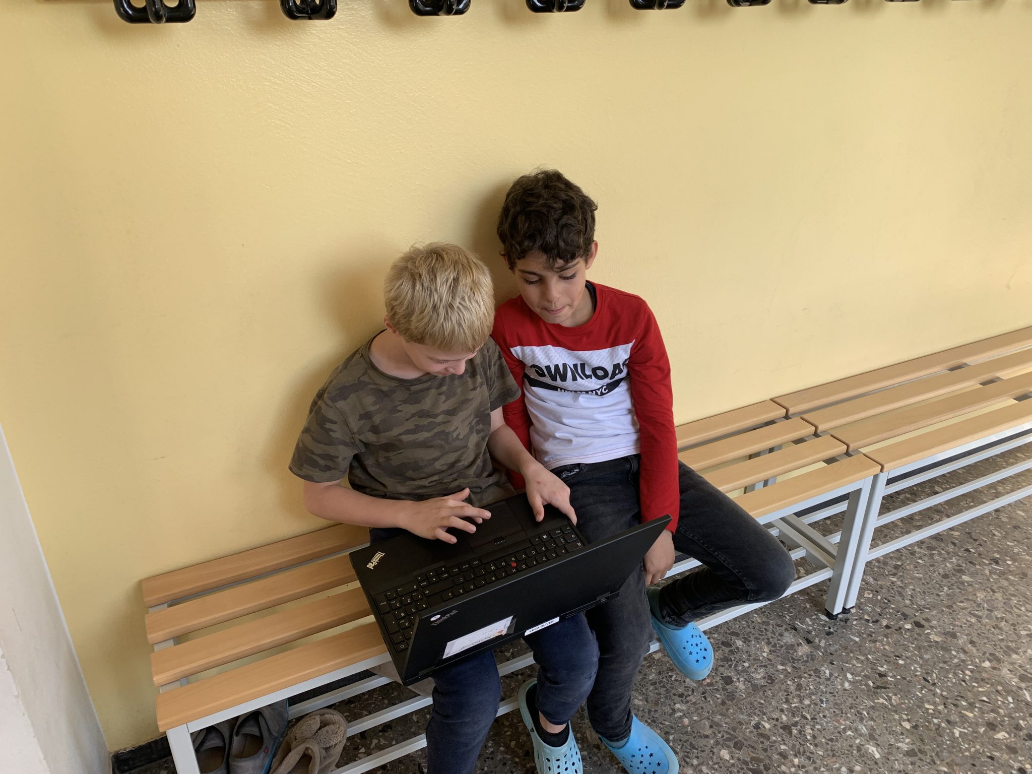 "Die Torte ist weg" - Die Koalas (4b) erzählen und es entsteht ein Film ...